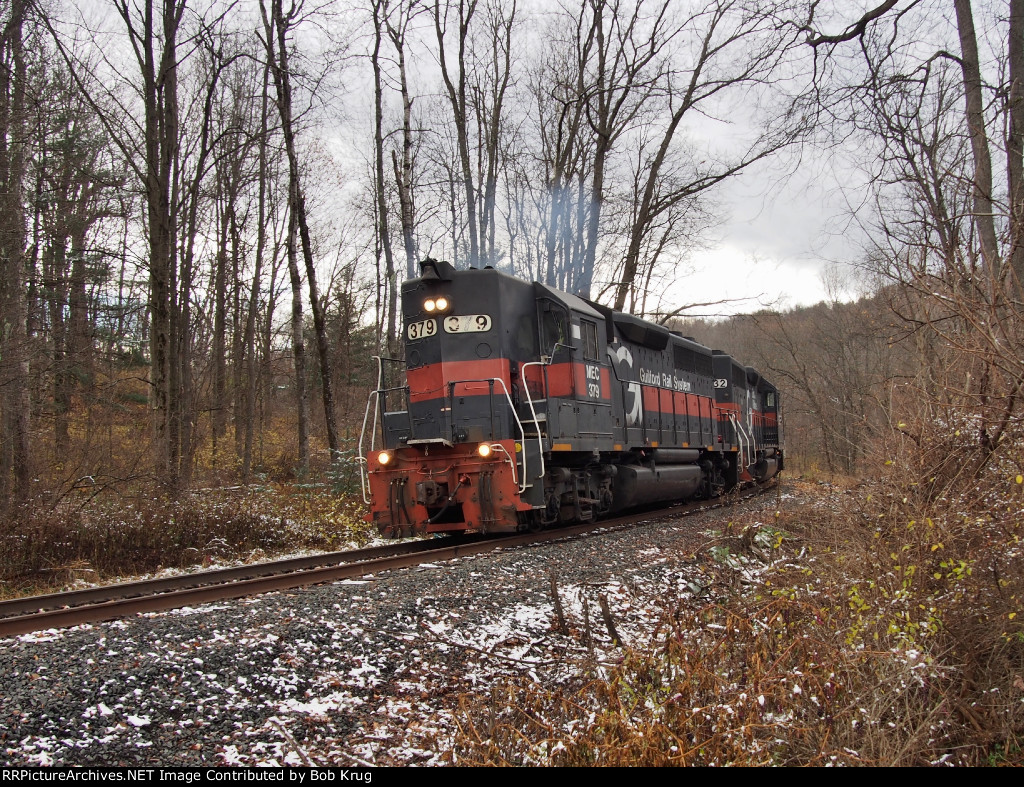 MEC 379 leads AD-1 around the east leg of the wye